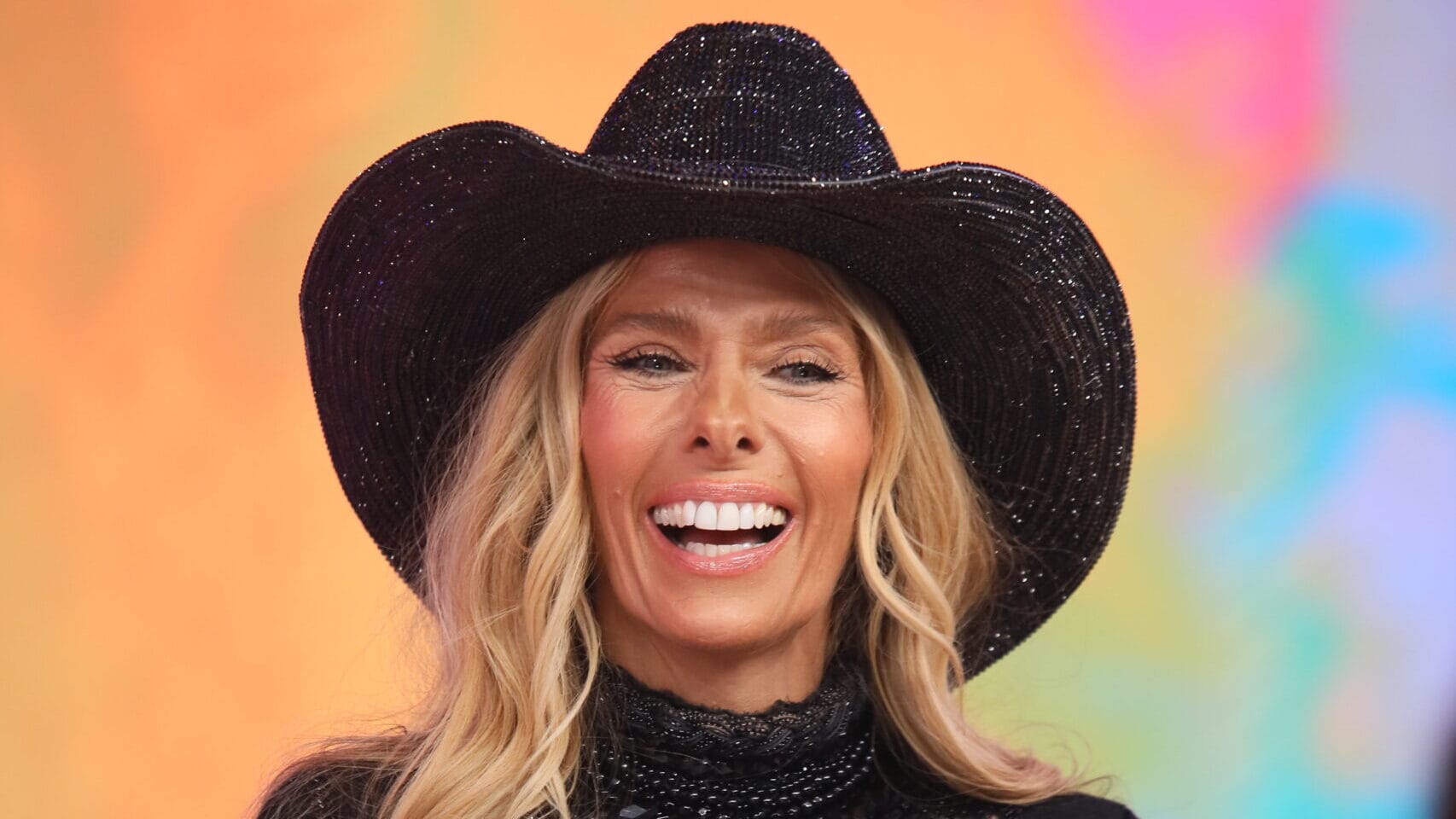 Adriane Galisteu representa Record no Teleton e pede doações | KFTV